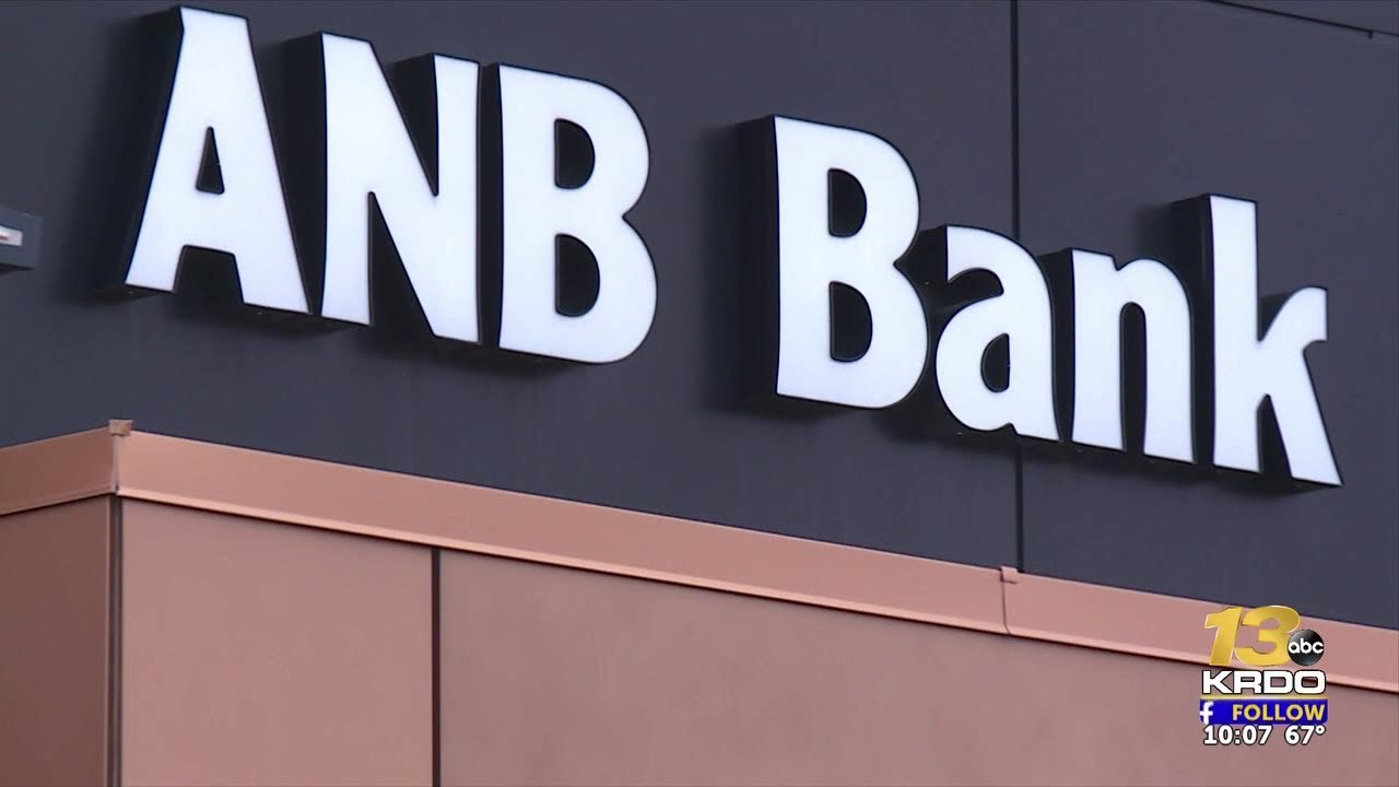 Bank robbery suspects in Colorado Springs now face charges including kidnapping