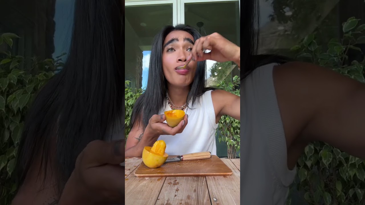 Yall why is this the juiciest mango i ever had 🥭