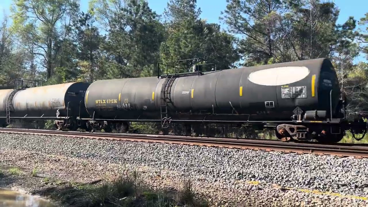 CSX 7223 Leads Long CSX M409-22 SB Manifest Train With Mid DPU Thru Mars Bluff SC