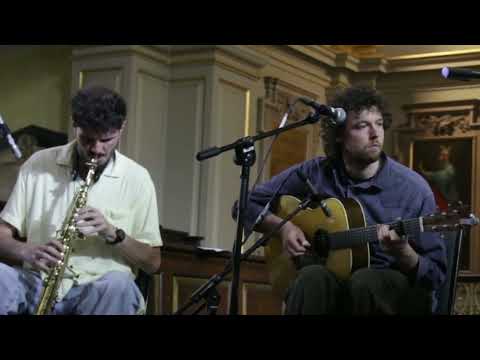 A beautiful acoustic nod to Davy Graham and Bert Jansch at Les Cousins ...