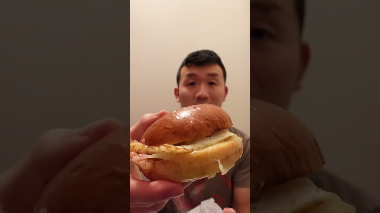 Trying Panera Bread Bacon, Egg & Cheese On Brioche