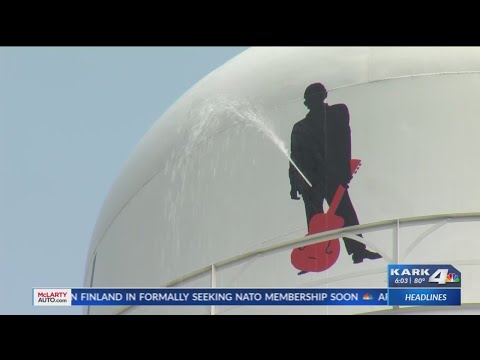 Man in Black springs a leak: Arkansas water tower featuring Johnny Cash vandalized