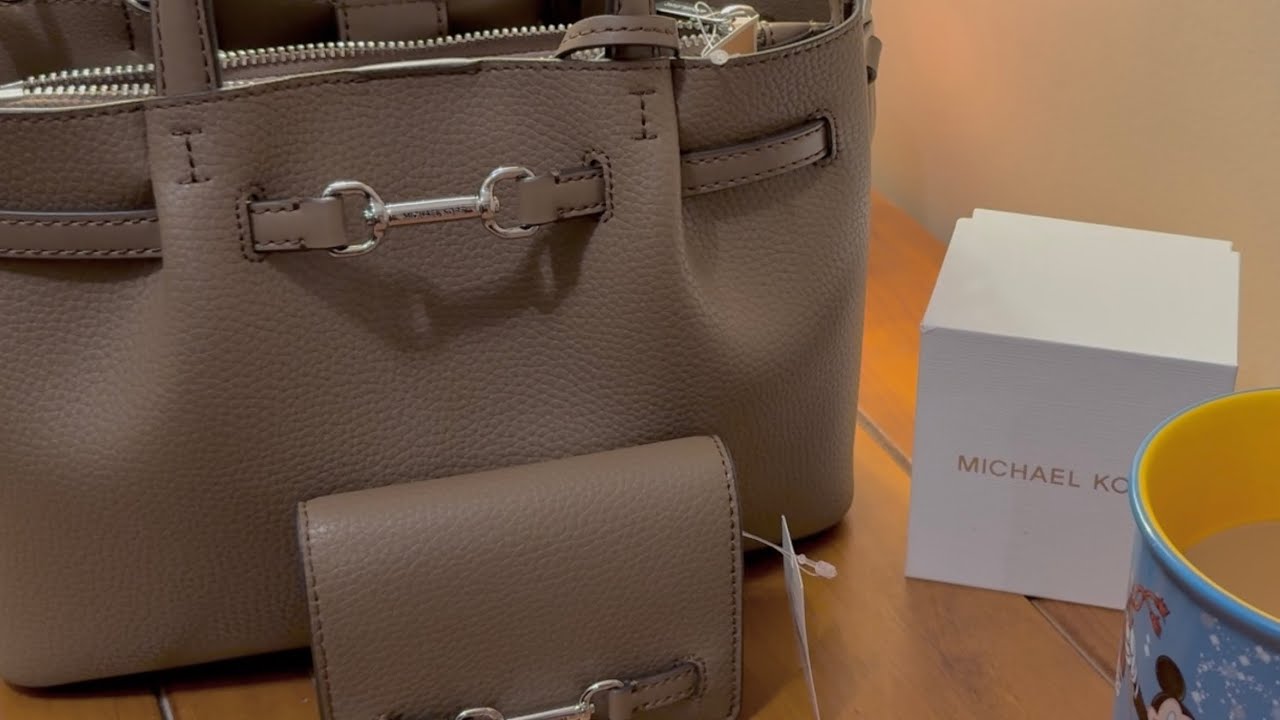 Michael Kors Carson Handbag 👜 Michael Kors Outlet🛍️Accessories