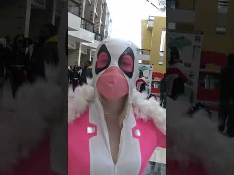 Gwenpool #Cosplay looking amazing at the Con #C2E2