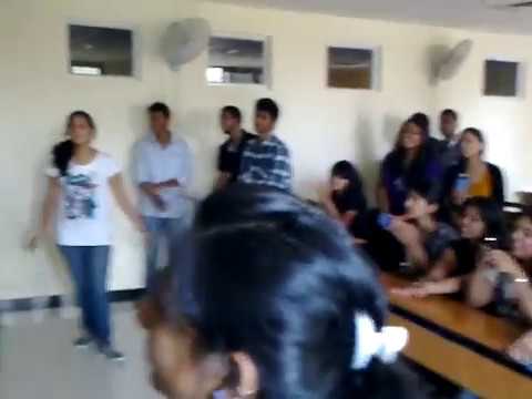 Papa kehte hai bada... ' (Rony) singing