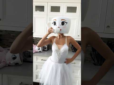 BALLERINA CAPPUCCINA DRINKING CAPPUCCINO