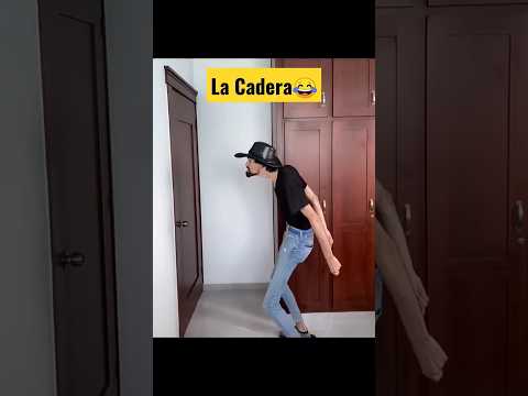 Se menea la cadera😂 Humor mexicano #shortvideo #humor #comedia