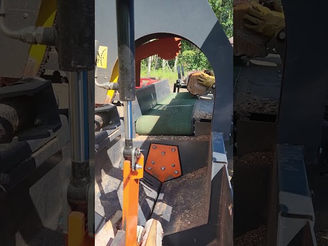 Red Runner Firewood Processor with live log deck | Farming Equipment ...