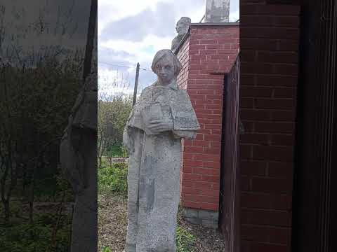 На даче у известного на Урале скульптора