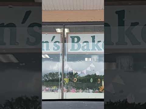 Simon's Bakery they have good Cakes 🎂 🥮 🍥 for any Occasion and Sugar Cookies 🍪 😋 5/12/2023