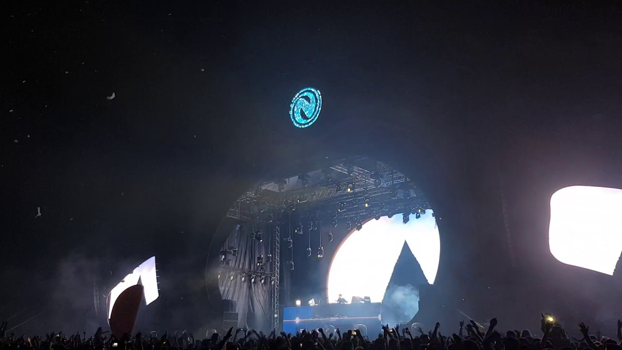 Neversea 2018 Day 1 - Hardwell intro