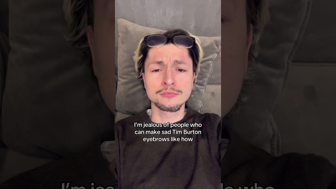 Tim Burton Eyebrows😨