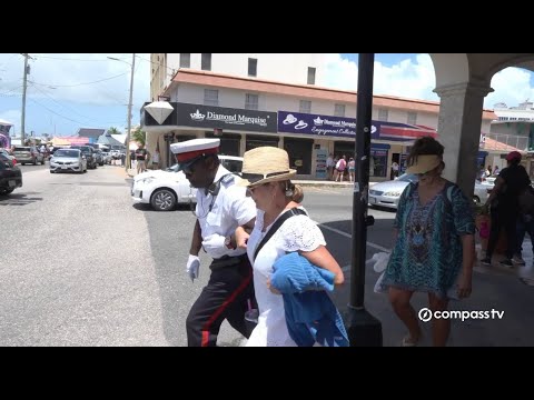 Dancing policeman reacts to his viral photo