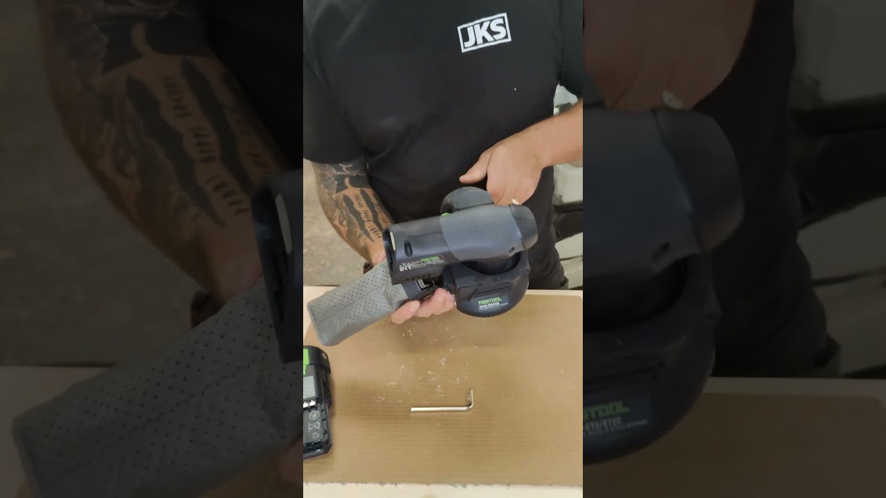 Using my ETSC 125 with the edge sanding guide from @festoolsuomi #diy #woodworking
