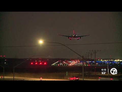 'Let's cross our fingers.' Air traffic controllers say DTW has faulty approach lighting system