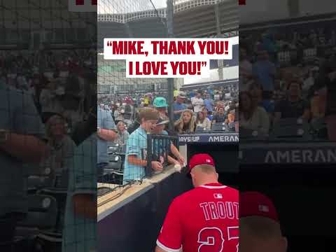 The perfect reaction to getting Mike Trout's autograph ❤️
