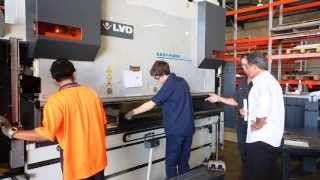 Press Brake Operator Overview | What is a press brake operator? - Zippia