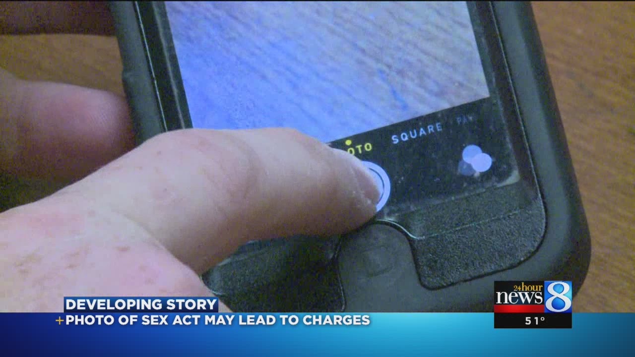 Expert on explicit teen photo: ‘End it’