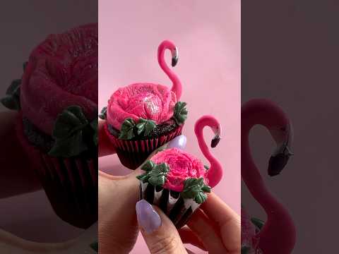 Flamingo cupcakes 🦩🦩Pipe, flip at an angle & freeze. #buttercreamcupcakes #flamingo #summerdessert