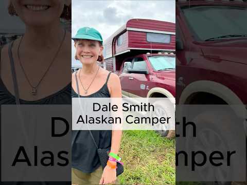 Dale's Maroon Alaskan Camper en Ram Truck Combinatie
