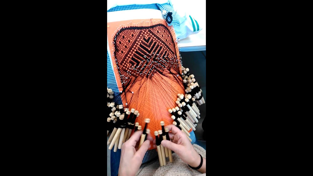 Trabajo en Bolillos: Encaje para un bolso negro