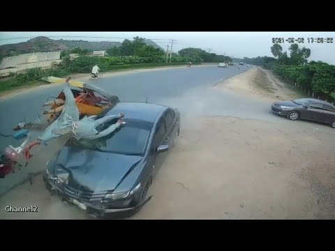 Car Rickshaw Accident in Pakistan 2023 | Fully Crashed | Part 01