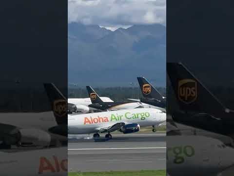 Northern Air Cargo 737-3Q8(QC) Landing on Runway 15 BET-ANC