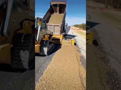 The finishing touch 💪🏻 🎥: @ogkevin69_ #asphalt #asphaltpaving #paving