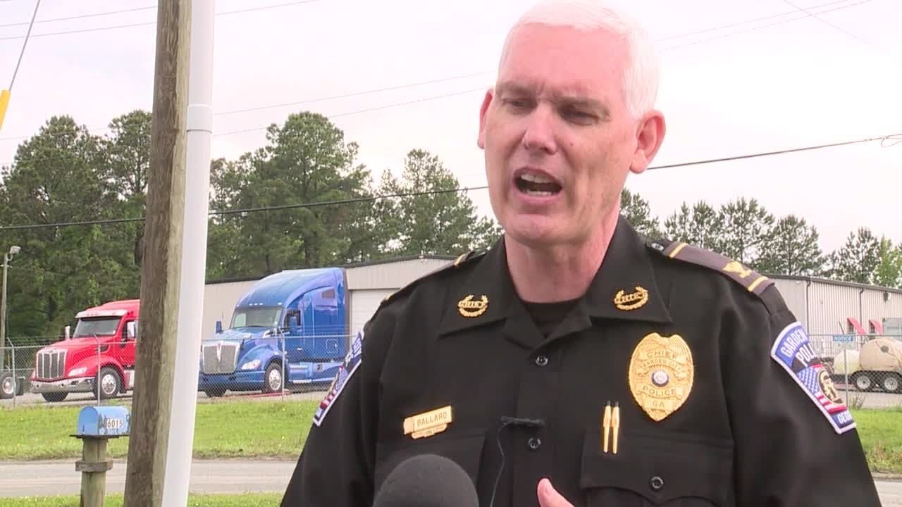 Garden City Police Chief discusses standoff, gunfire