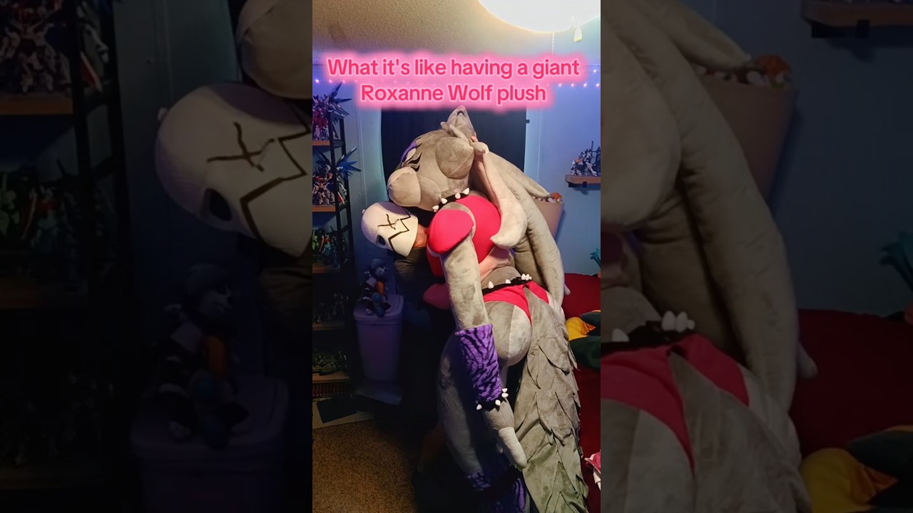 She's kinda heavy ngl 😵‍💫 #roxannewolf #plush #fnaf #fnafsecuritybreach #fyp