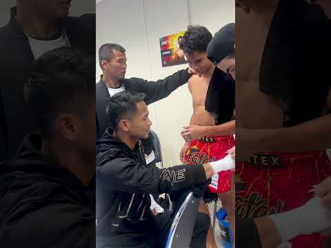 Keep your head up π Superbon and Nong-O support Johan Ghazali after his scrap with Johan Estupinan π₯