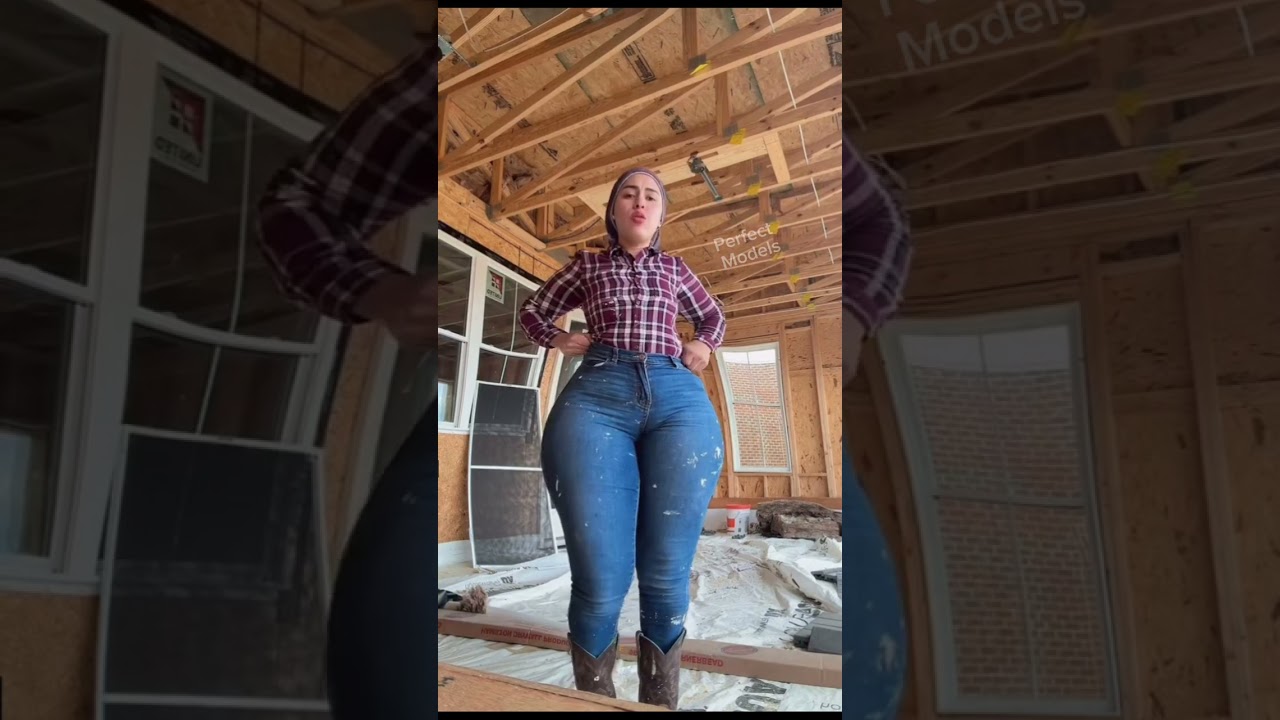 Queen Melissa: Fabulous Curvy Plus Size Model, Fashion Model Redefining Beauty Standards. Positivity