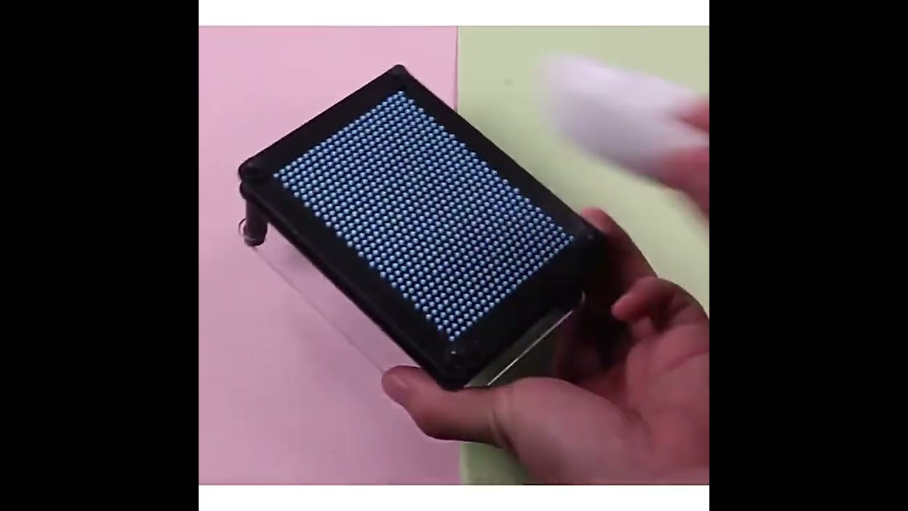 Entertaining 3D Clone Pixel Art Block Toy - Pin Art Toy with Face Palm Model for Kids and Family Fun