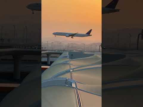 Jeddah airport Saudi Airlines Boeing 777-300ER Saudi Arabia 🇸🇦 #shortvideo #saudiaarbia #trending