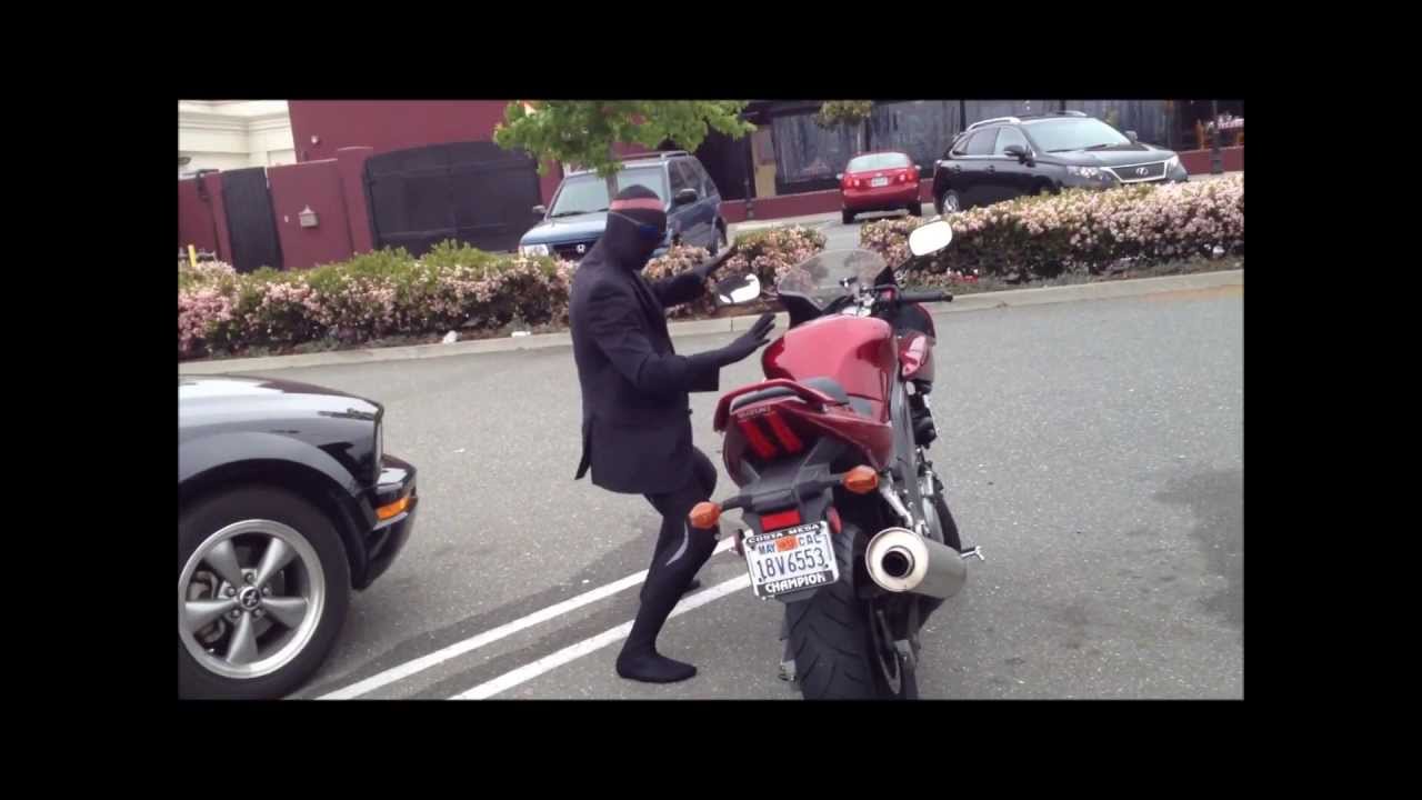 PSY GENTLEMAN M/V PARODY - MORPHSUIT IN PUBLIC