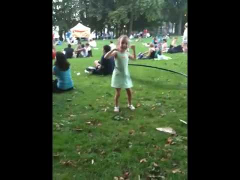 Lola hula hoop