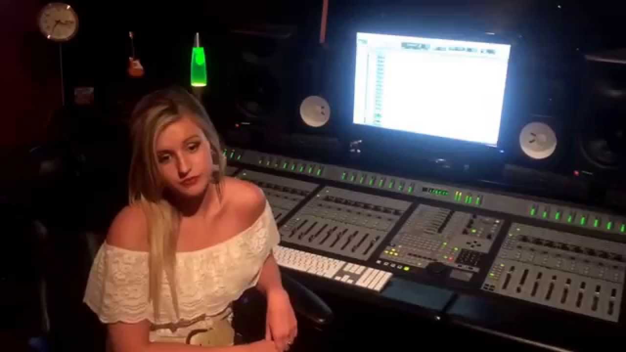 Alexandra Lee - 