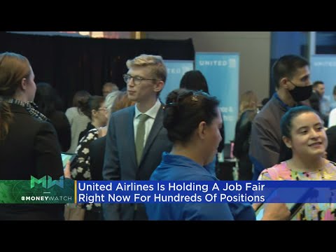 United Airlines hosts job fair at United Center