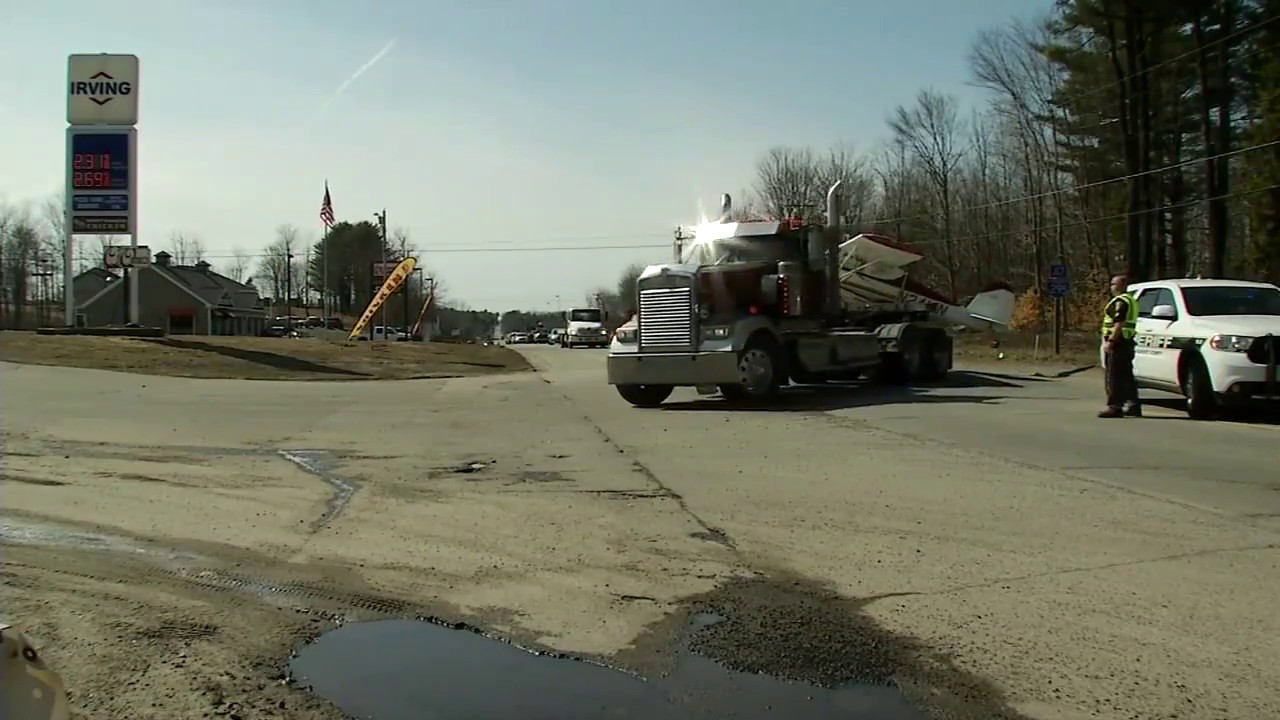 Plane crashes on I-295 in Bowdoinham, pilot & passenger walk away