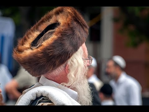 Should a non-Chabad chasid who became a Chabad follower keep his ...