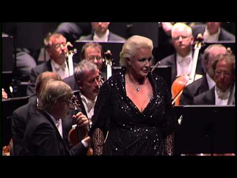 Interview with Michelle Breedt | Basia con fuoco