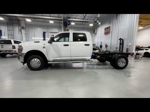 2025 Ram 3500_Chassis_Cab Cleveland, Cumming, Gainesville, Dahlonega, GA R7579