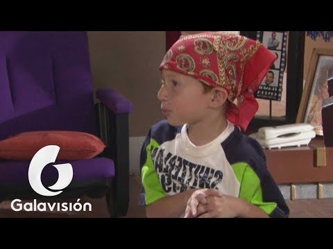 Vecinos | Benito realiza el quehacer de la casa