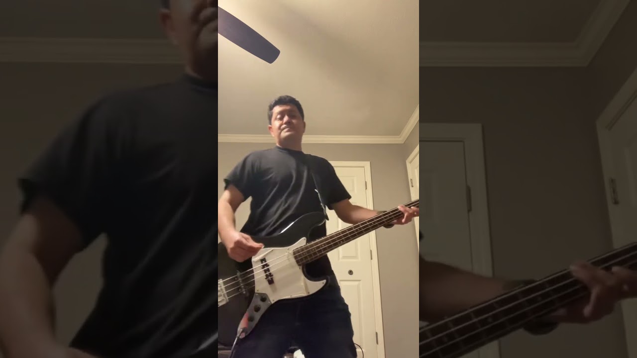 Gus plays bass guitar cover on the ramones needles and pins on bass guitar cover 🎸🔥🎶