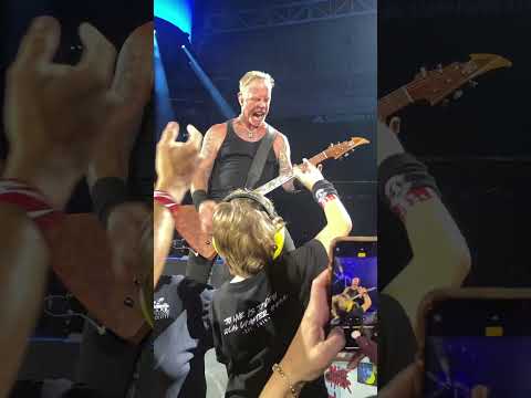 Enter Sandman! Phoenix, AZ 9-9-23 #72seasons #metallica #hetfield