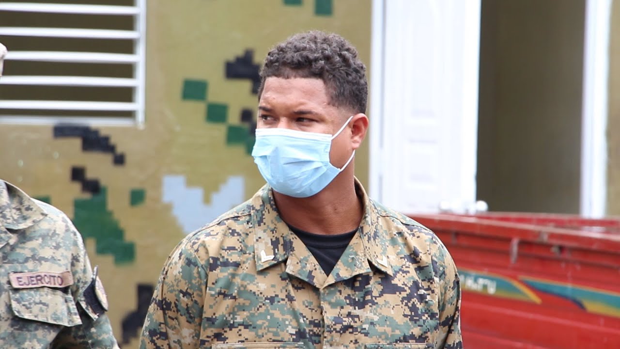 Apresan hombre vestido de militar con 46 paquetes de marihuana en San Juan