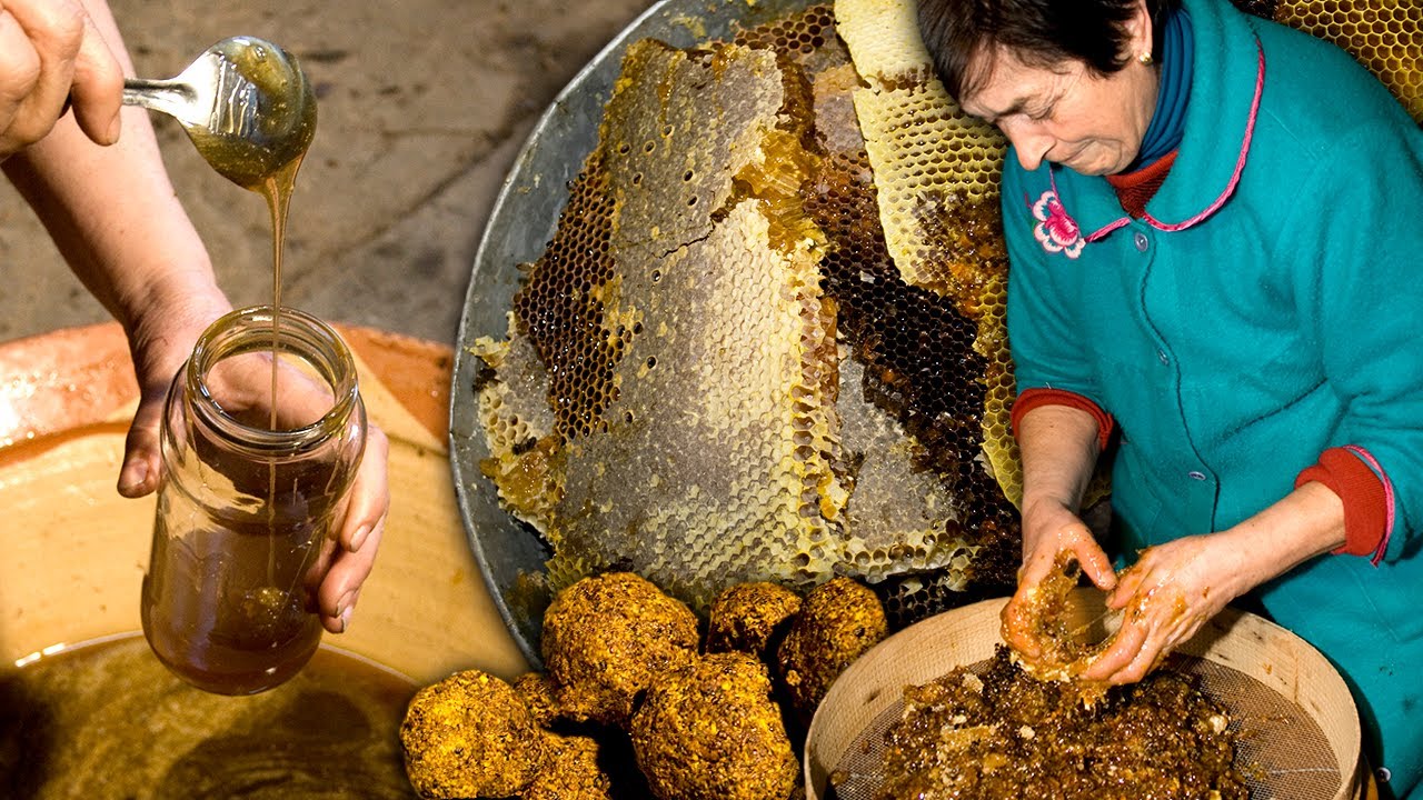 MIEL PURA separada a mano de la CERA. Cocción a FUEGO LENTO para su extracción y cocinado de GACHAS