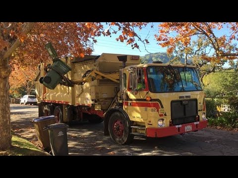 Marin Sanitary Service Autocar ACX Heil Python