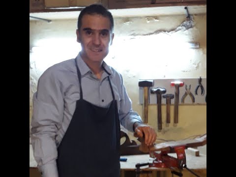 Diego Mena es luthier. El artesanal oficio de la construcción de instrumentos musicales en Remixados