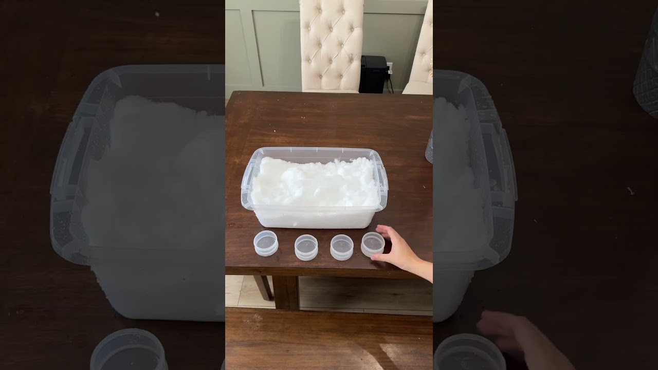 An easy, free indoor snow day activity! #toddlermom #toddleractivities #toddleractivity